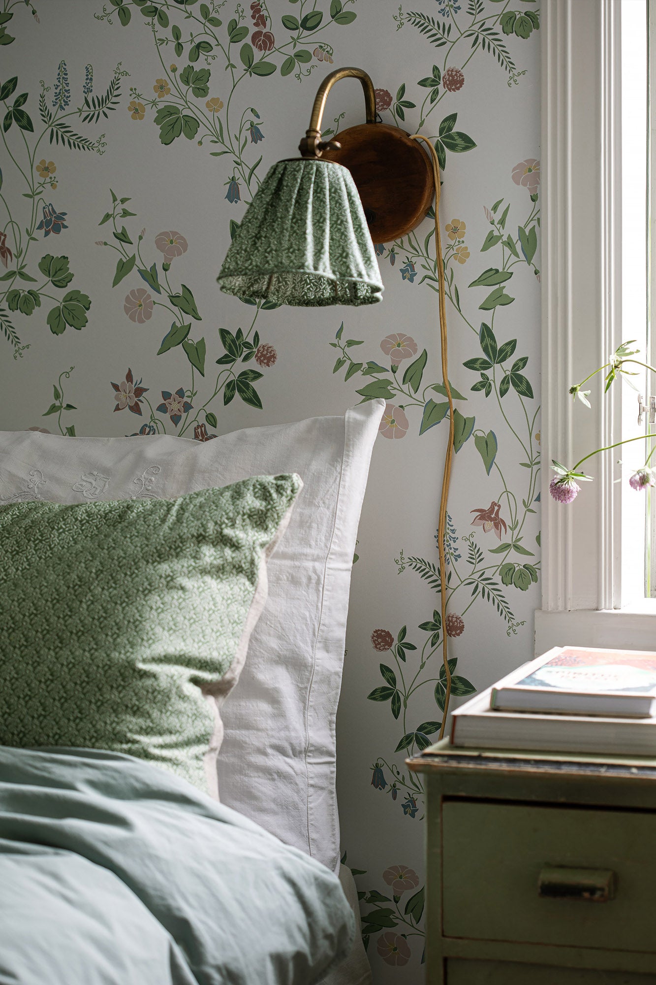 Midsummer Eve - Light tapet: elegant design